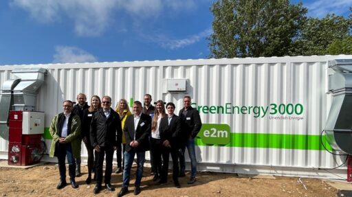 Solarpark und Batterie – neuer Hybridspeicher bei Freiburg eingeweiht - E-Quadrat Solarpark und ...
